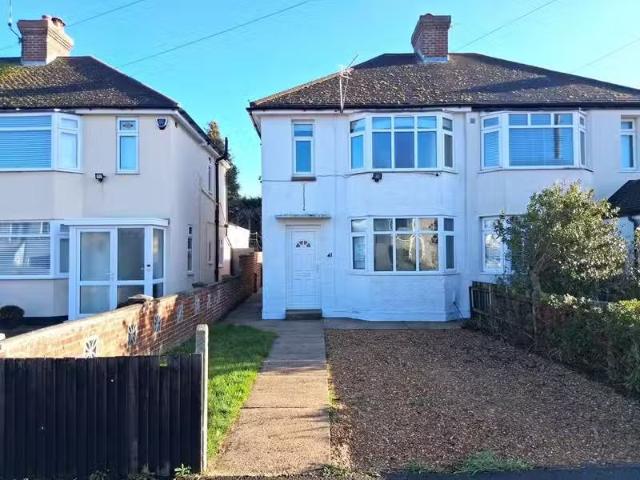 Charming 1 BA 3 bedroom semi detached house for rent in The We.