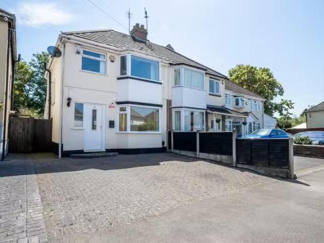 For Rent! 1 BA 3 bedroom semi detached house for rent in Woola.