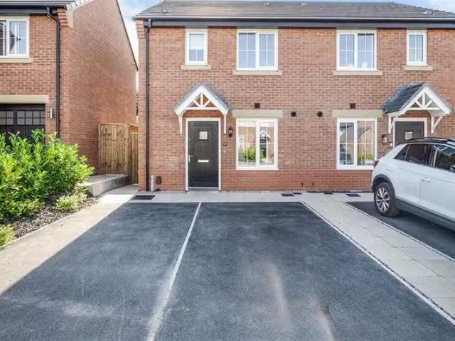 Deal! 1 BA 3 bedroom semi detached house for rent in 3 bedroom.