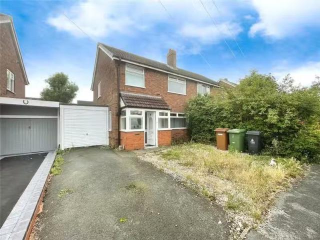 Unique 1 BA 3 bedroom Semi Detached House to rent, Riding Way.