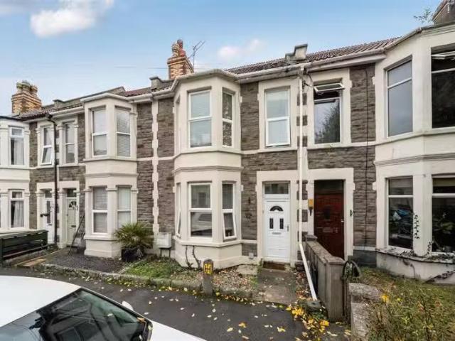 Nice 1 BA 4 bedroom terraced house for rent in Tyndale Avenue.