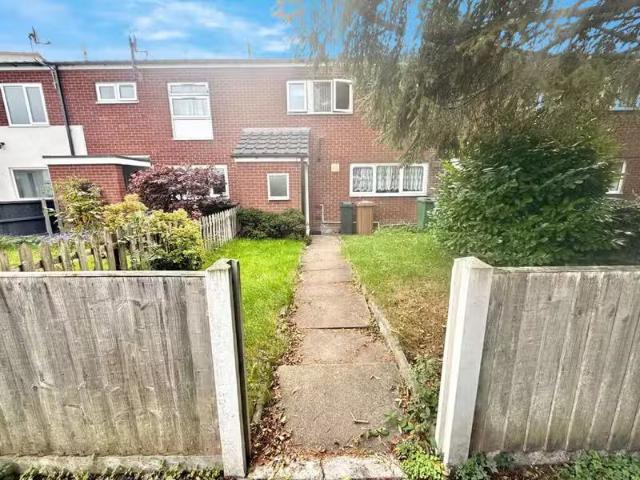 New 1 BA 4 bedroom terraced house for rent in Auckland Drive.