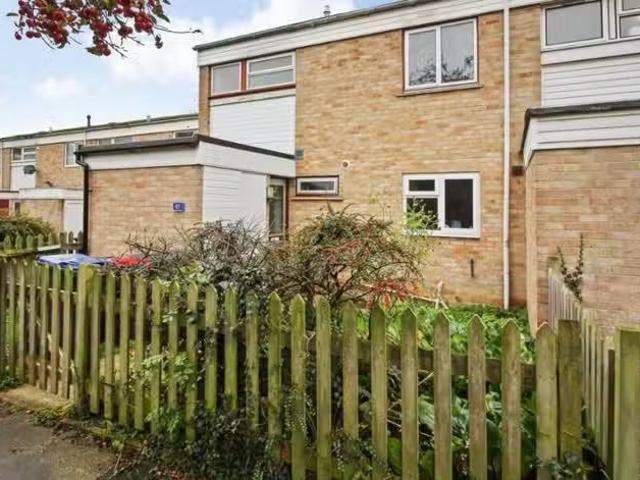 Rental! 1 BA 4 bedroom terraced house for rent in Downs Road.