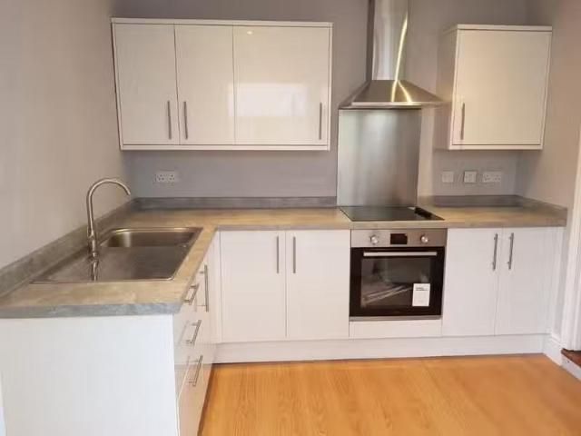For Rent! 1 BA 4 bedroom terraced house for rent in Hayward Ro.