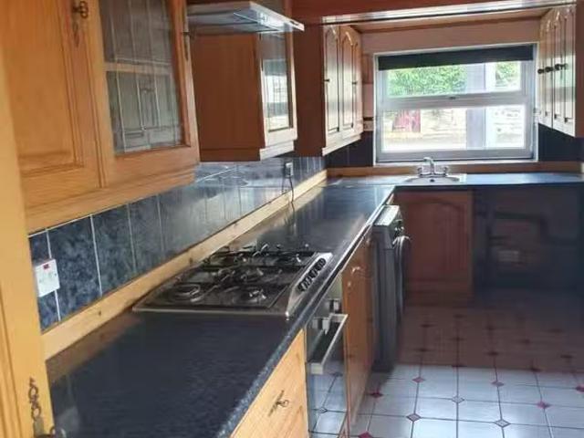 For Rent! 1 BA 4 bedroom terraced house for rent in Queen's Ro.