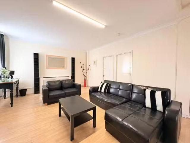 Just in! 1 BA 4 bedroom apartment for rent in Aigburth Road, A.