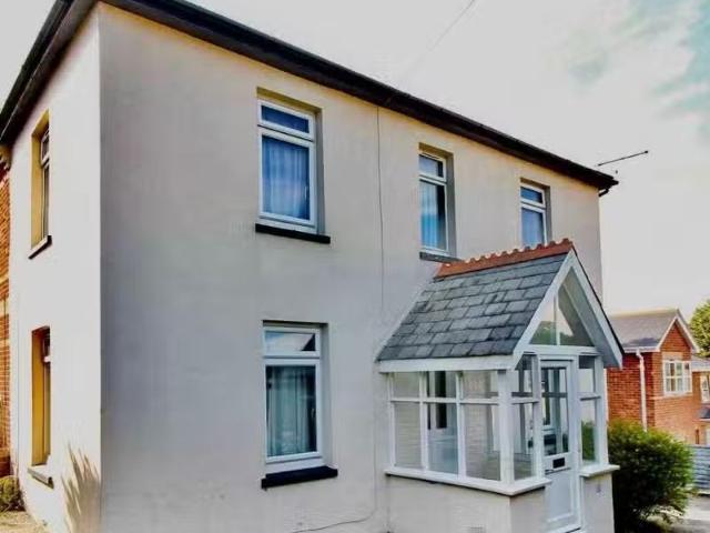 Rental! 1 BA 4 bedroom detached house for rent in Ridley Road.