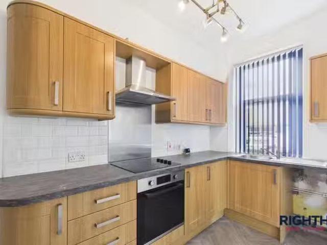 For Rent! 1 BA 4 bedroom end of terrace house for rent in Nort.