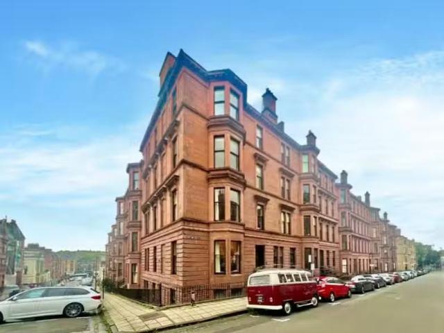 Deal! 1 BA 4 bedroom flat for rent in B/R, 36 Kersland Street.