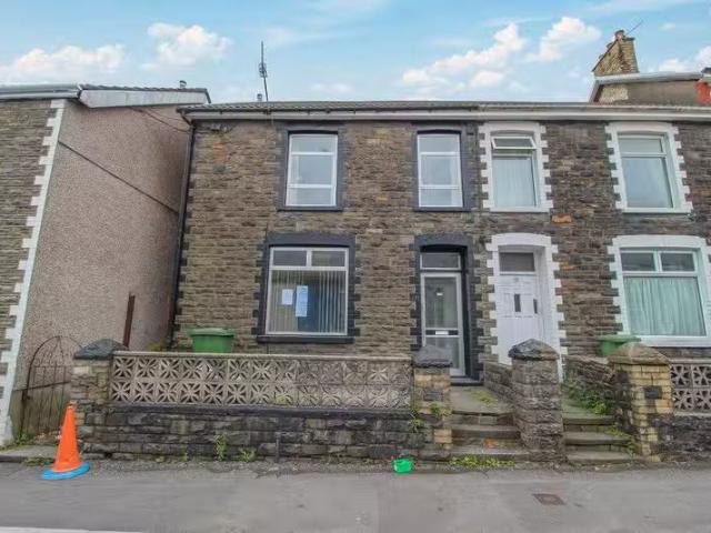 Nice 1 BA 4 bedroom house for rent in Wood Road, Treforest, Po.