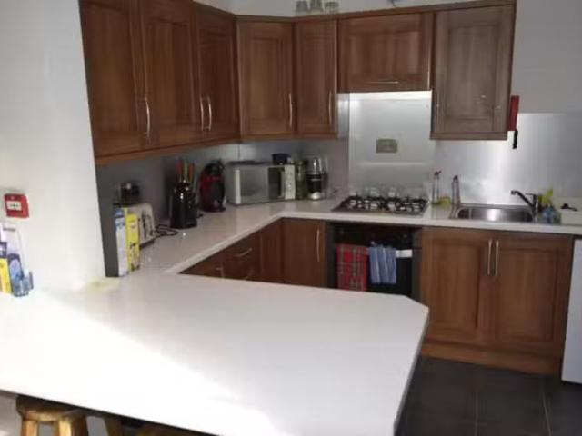 Cozy 1 BA 4 bedroom house for rent in Alderson Road Let only.
