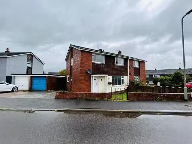 Cozy 1 BA 4 bedroom house for rent in Lime Kiln Road, Tiverton.