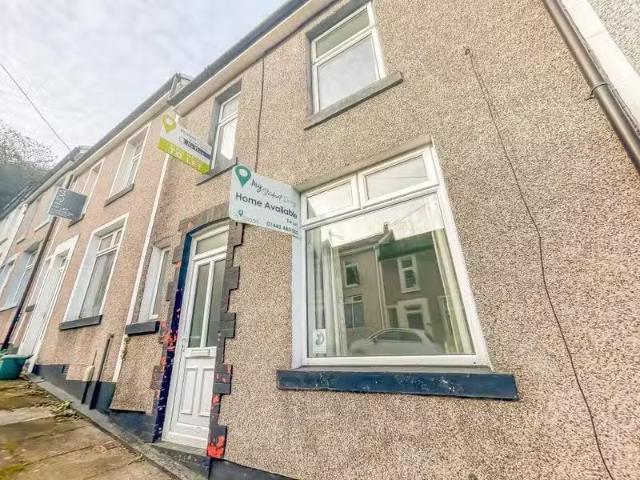 Cheap 1 BA 4 bedroom house share for rent in Birchwood Avenue.