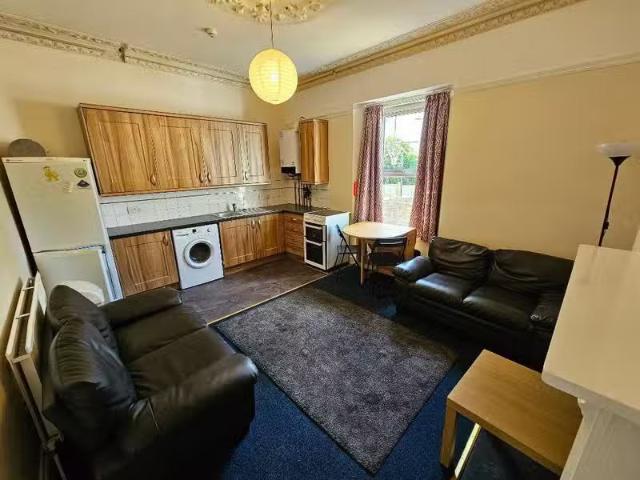 Just in! 1 BA 4 bedroom maisonette for rent in Cotham Brow, Co.
