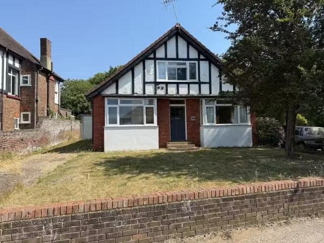 Deal! 1 BA 5 bedroom detached house for rent in Old Shoreham R.