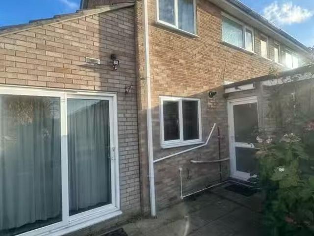 Just in! 1 BA 5 bedroom house for rent in Broome Grove, Wivenh.