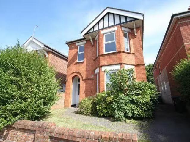 Unique 1 BA 6 bedroom detached house for rent in Stanfield Roa.