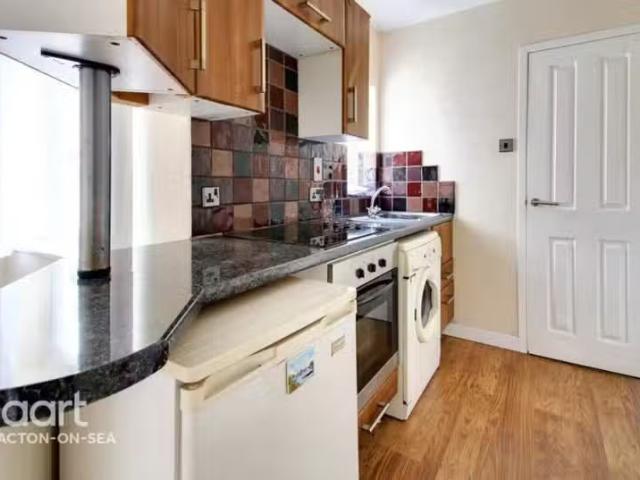 Cheap 1 bedroom apartment for rent in Marine Parade East, Clac.