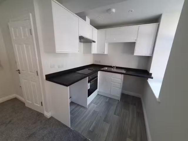 For Rent! 1 bedroom apartment for rent in Middle Street, Yeovi.