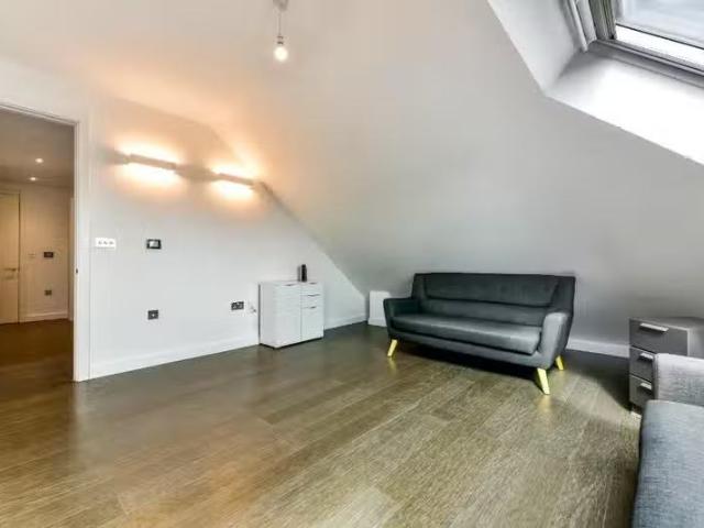 Rental! 1 bedroom apartment for rent in Abbott House, Everard.