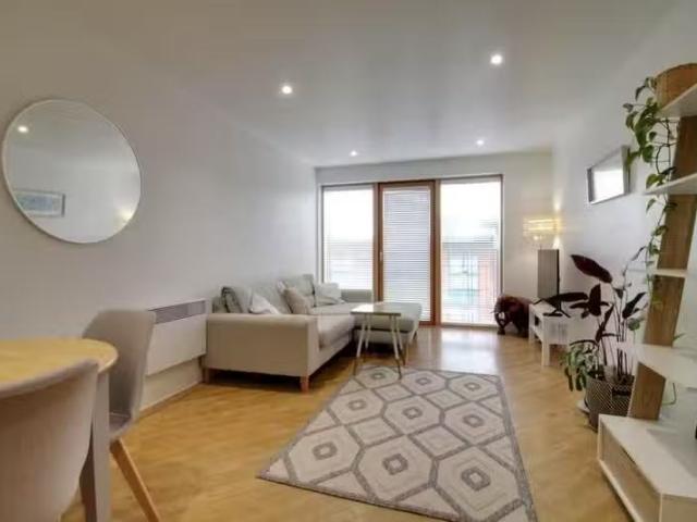 Just in! 1 bedroom apartment for rent in Canal Wharf, 14 Water.