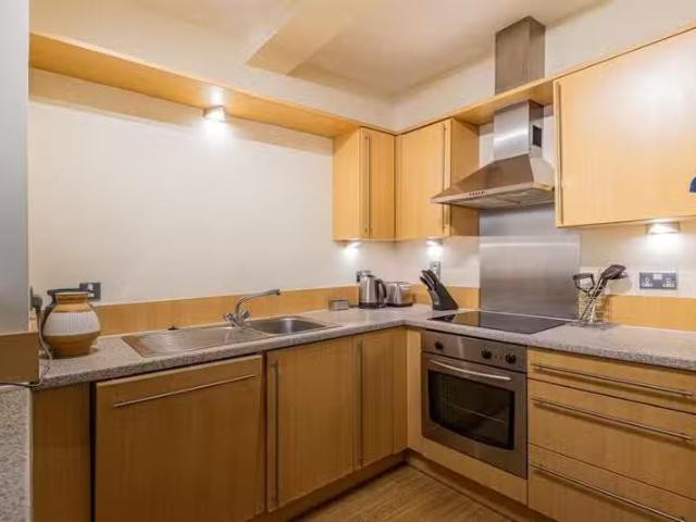 Deal! 1 bedroom apartment for rent in Cathedral Road, Pontcann.
