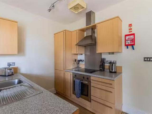 For Rent! 1 bedroom apartment for rent in Cathedral Road, Pont.
