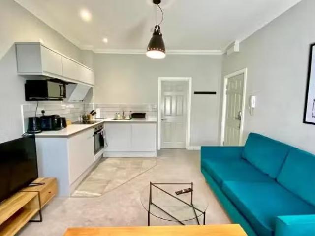 Cozy 1 bedroom apartment for rent in Cowbridge Road East, Card.