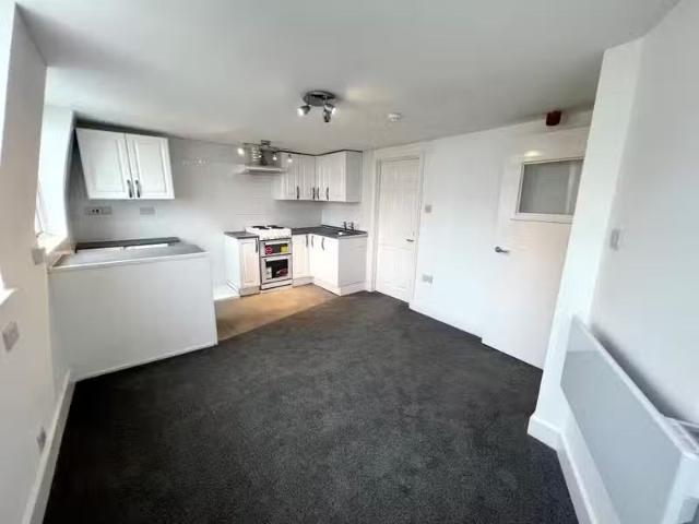 Rental! 1 bedroom apartment for rent in East Street, WEYMOUTH.