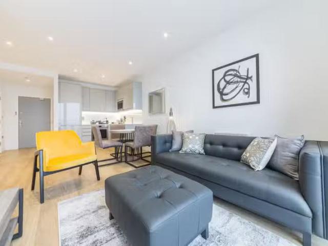 Charming 1 bedroom apartment for rent in East Timber Yard, 118.