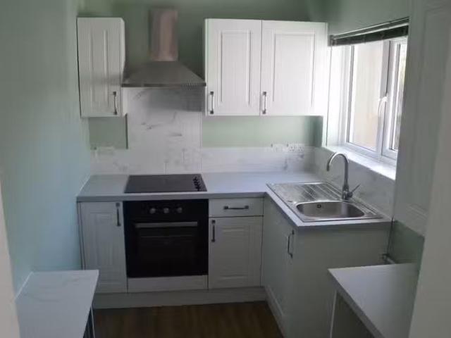 Cheap 1 bedroom apartment for rent in Flat 1, 3 Poplar Place.