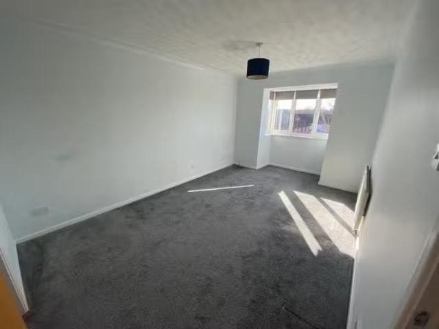 Charming 1 bedroom apartment for rent in Portland Gate, Port S.