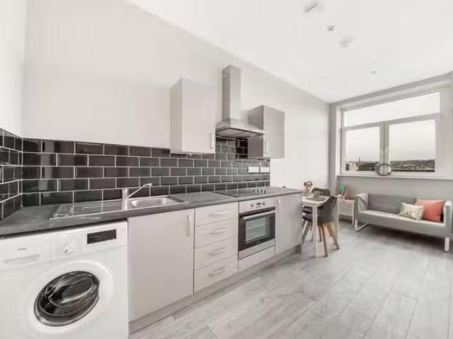 For Rent! 1 bedroom apartment for rent in The City Exchange, 6.