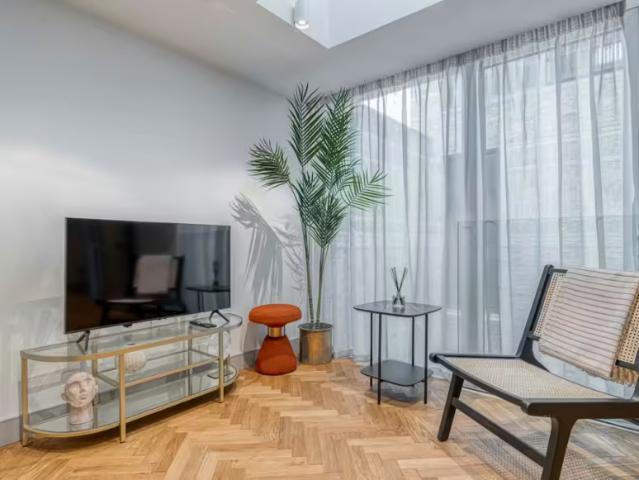 For Rent 1 Bedroom Apartment London London DLS100333600