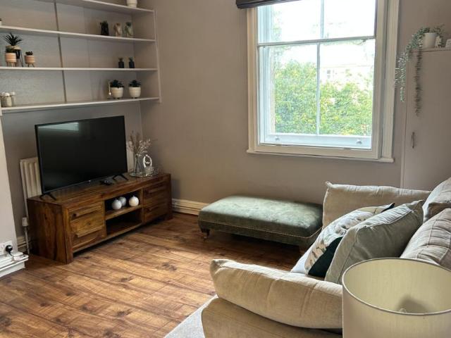 For Rent 1 Bedroom Apartment London London DS99384404