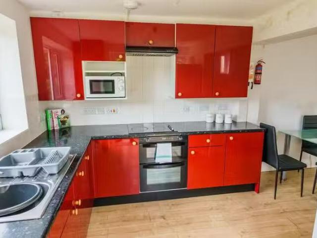 Cheap 1 bedroom detached house for rent in Orcheston Road, Cha.