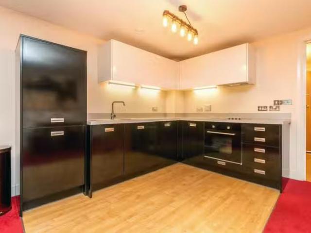 Cheap 1 bedroom duplex for rent in Postbox, Upper Marshall Str.