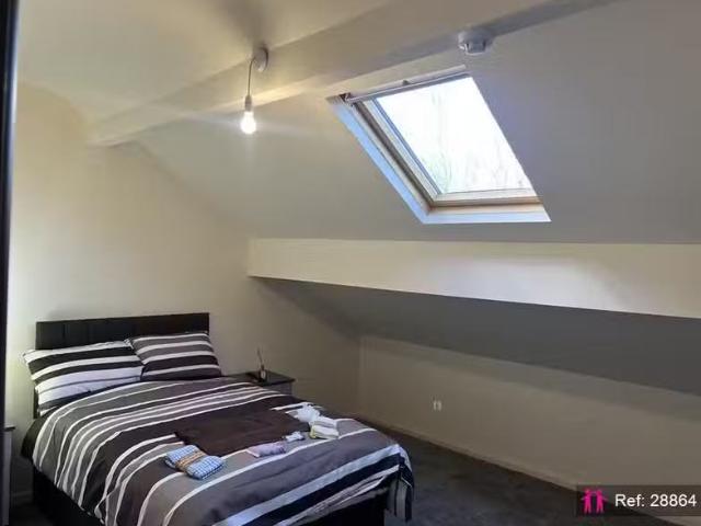 Deal! 1 bedroom end of terrace house for rent in Daisy Hill Ba.