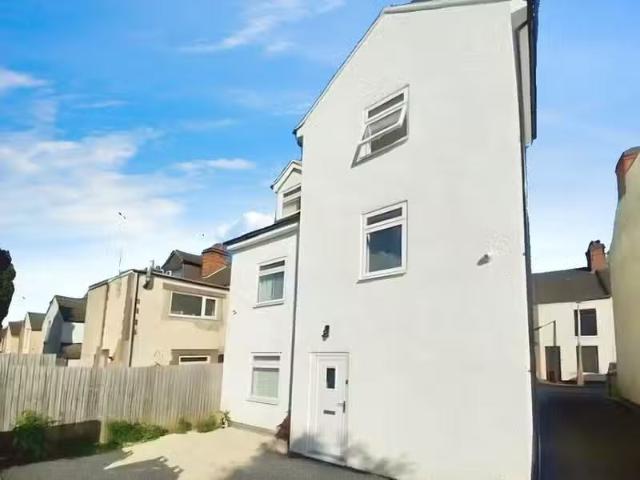 Just in! 1 bedroom Flat to rent, Highfield Street, Earl Shilto.