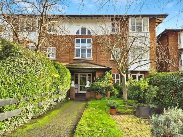 Unique 1 bedroom Flat to rent, Kingsworthy Close, Kingston upo.