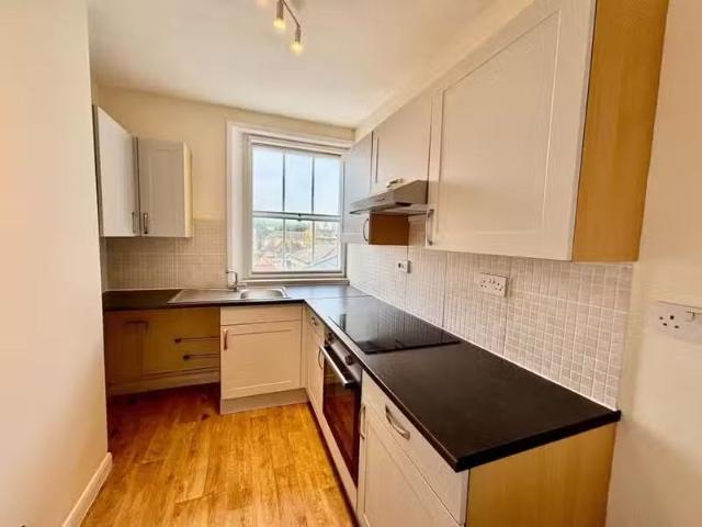 Just in! 1 bedroom flat for rent in 12 Cornfield Terrace, East.