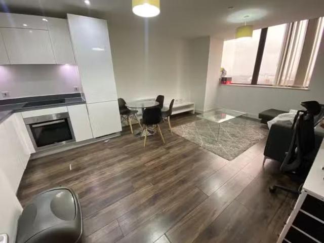 Cozy 1 bedroom flat for rent in Broad Street, Birmingham, West.