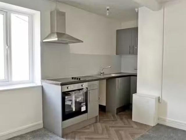 Cheap 1 bedroom flat for rent in Flat 2 at The Beehive, 1 Salt.