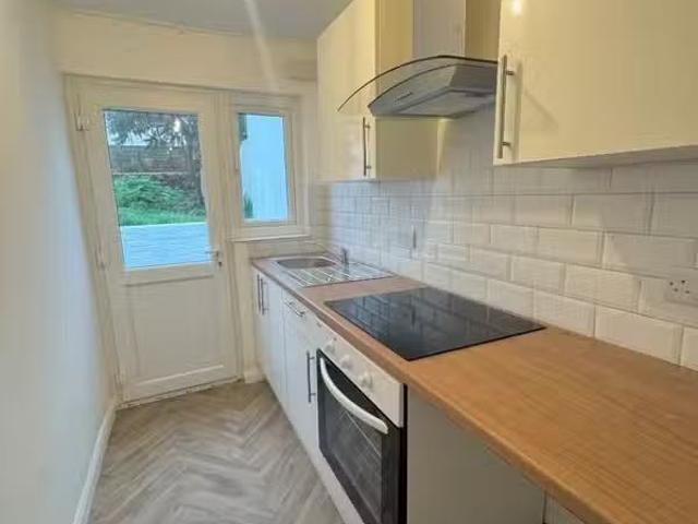Cheap 1 bedroom flat for rent in Livingstone Road, Hove, East.