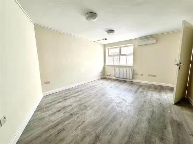 For Rent! 1 bedroom house for rent in The coach House Kensingt.