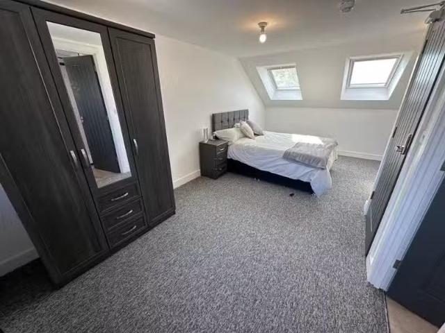 Rental! 1 bedroom house share for rent in Charlton Road, Kings.