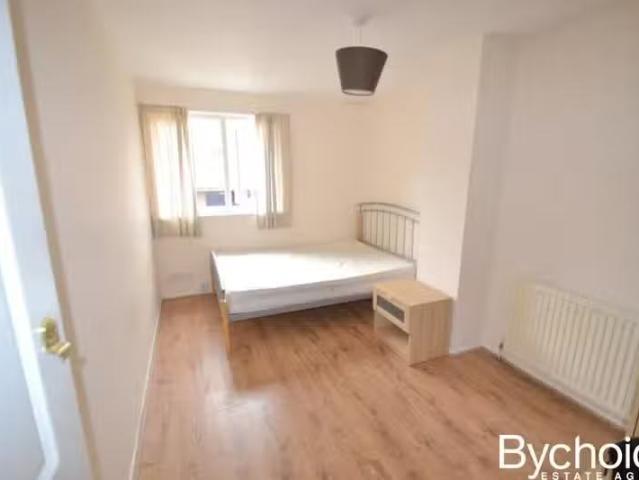 For Rent! 1 bedroom house share for rent in Bedford Court, Hav.