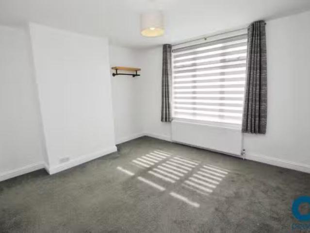 Nice 1 bedroom house share for rent in Stradbrook Avenue St G.