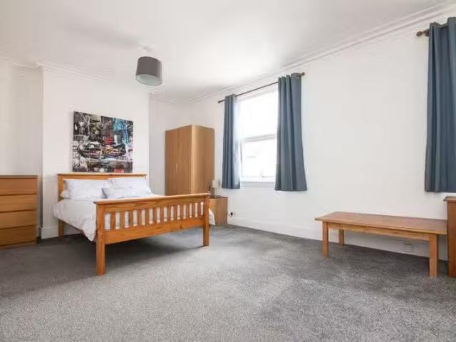 Nice 1 bedroom house share for rent in Summerfield Crescent, E.