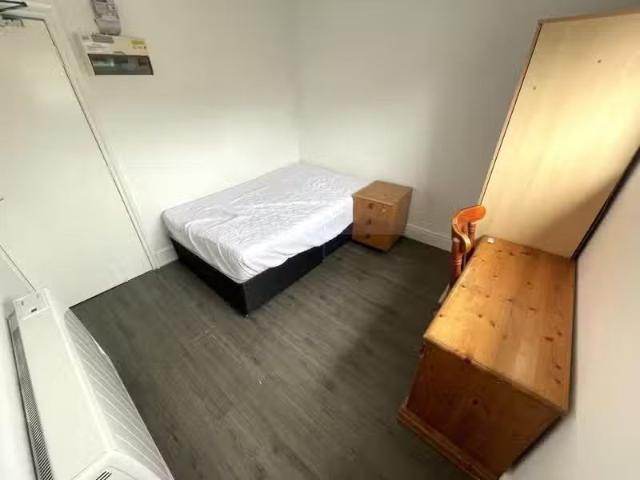 New 1 bedroom house share for rent in Queens Road, Clarendon P.